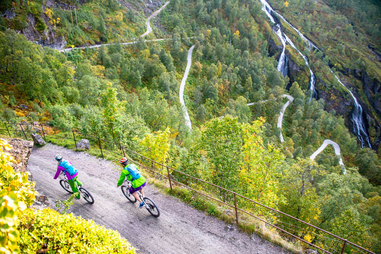 Cycle Rallarvegen from Finse to Flåm | Norways best